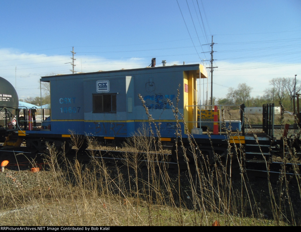 CSX 16607 Caboose